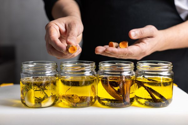 Oils infused in jars at low temperature | sous-vide | RecipeSous Vide ...